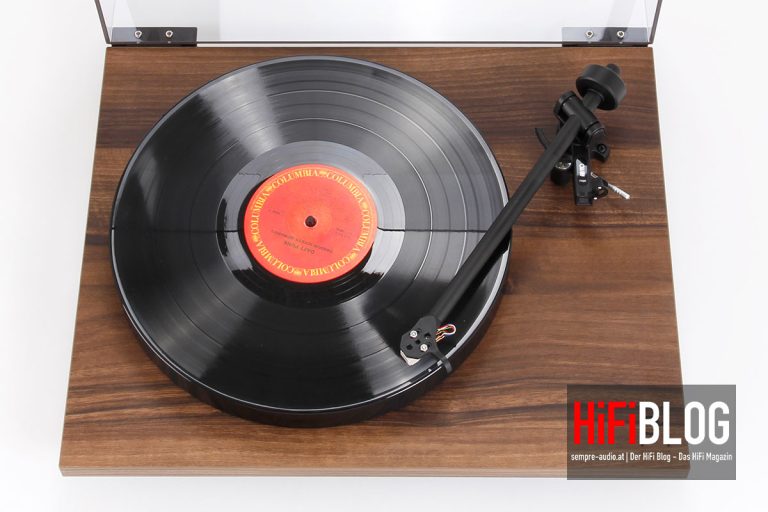 REGA Planar 1 Walnut Effect - Now also with walnut finish | HiFi BLOG