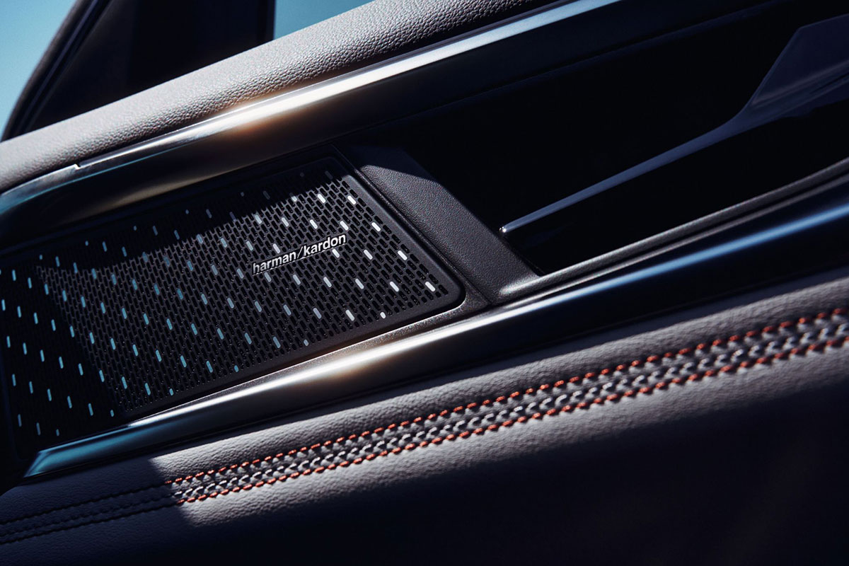 Harman Kardon Premium Audio System in the new Renault Espace E-Tech ...