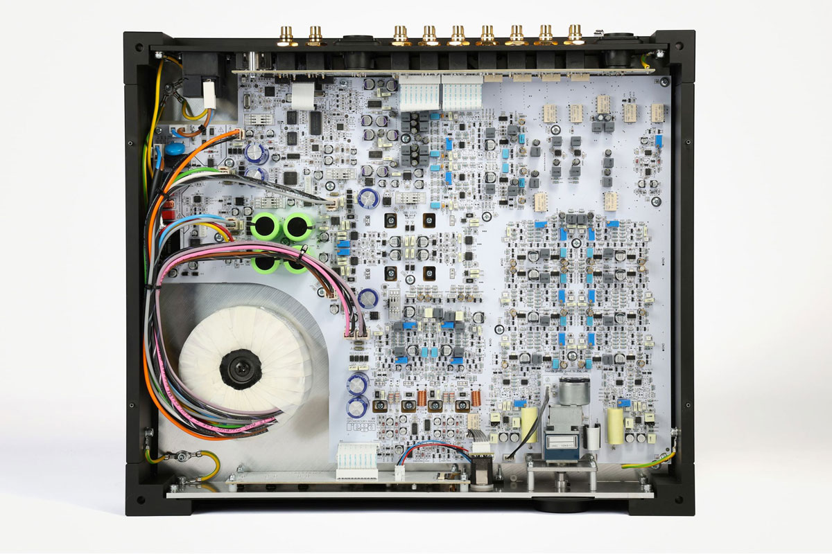 Rega Mercury & Rega Solis: Reference-Class Pre- and Power Amplifier System | HiFi BLOG