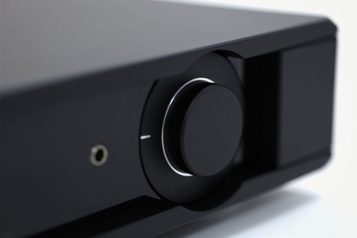 Rega Mercury & Rega Solis: Reference-Class Pre- and Power Amplifier System | HiFi BLOG